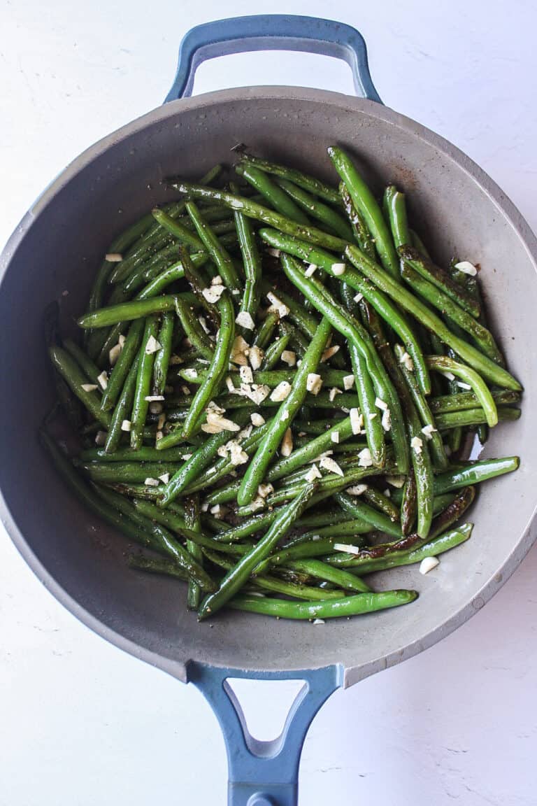 Easy Sautéed Garlicky Green Beans (One Pan!) - Nomaste Hungry
