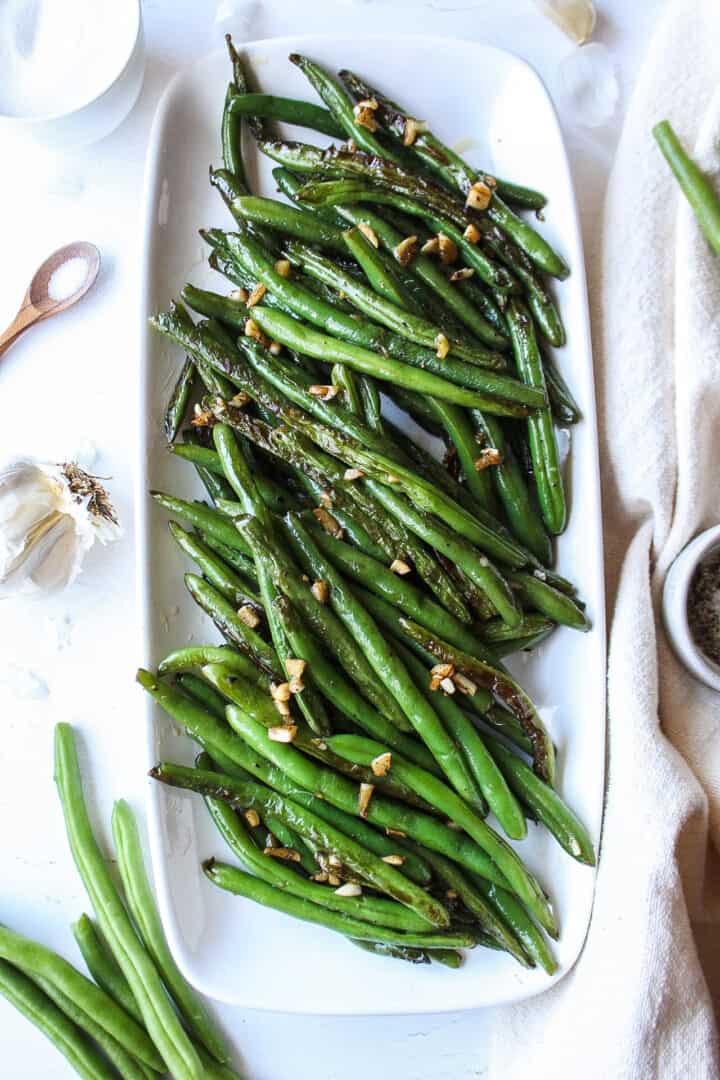 Easy Sautéed Garlicky Green Beans (One Pan!) - Nomaste Hungry