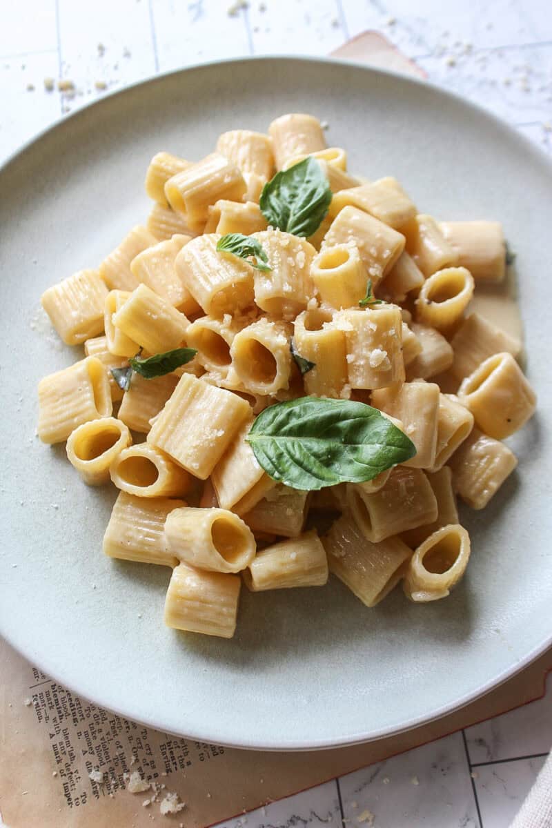 One Pot Garlic Parmesan Pasta - Nomaste Hungry