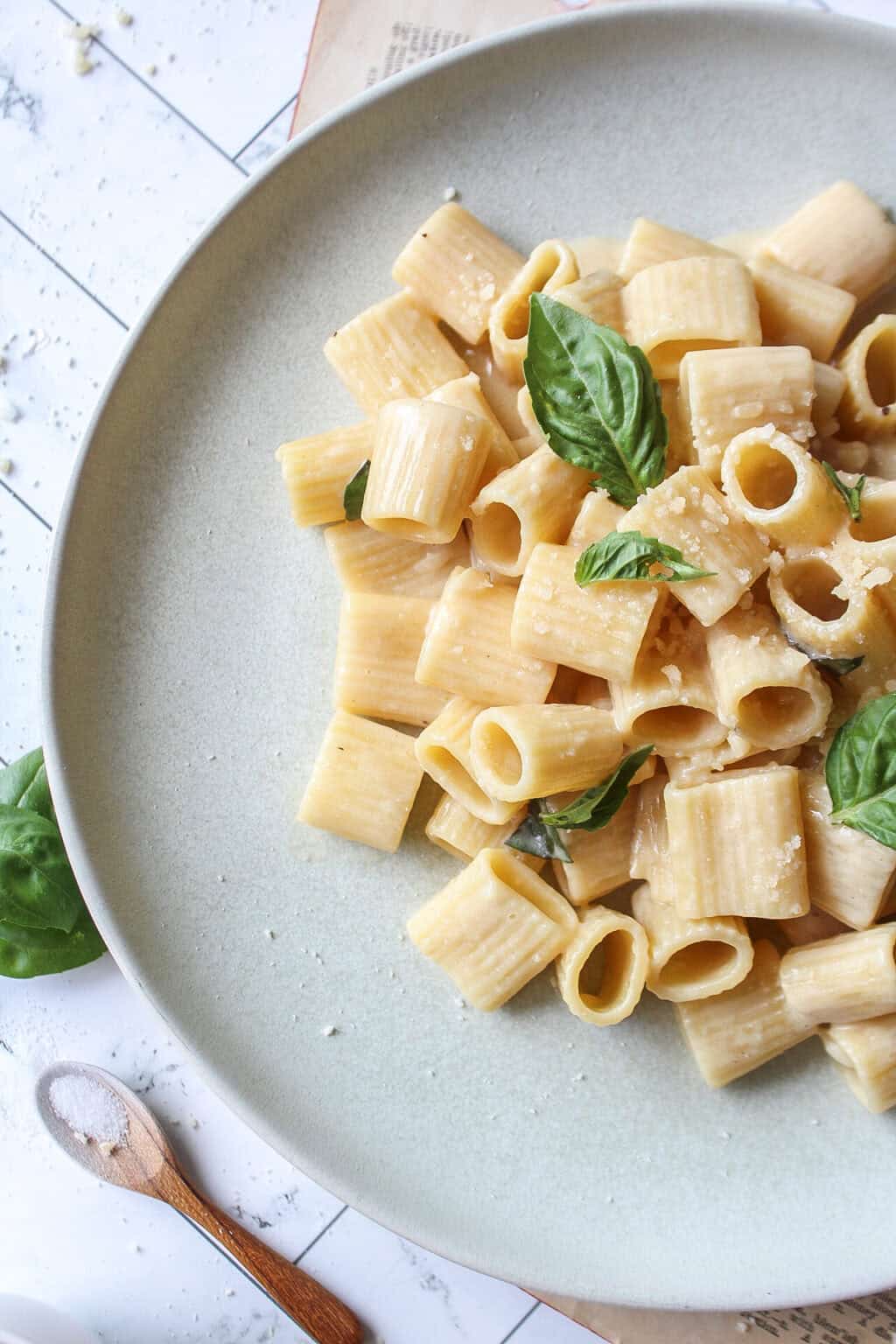 One Pot Garlic Parmesan Pasta - Nomaste Hungry