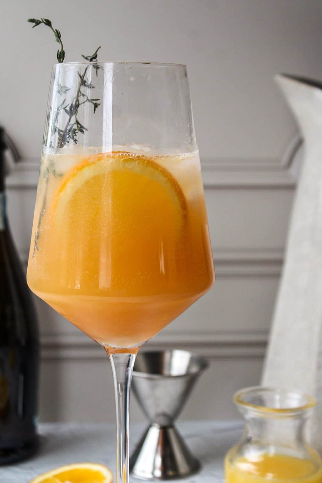 Citrus Spritz Cocktail Recipe With Thyme - Nomaste Hungry