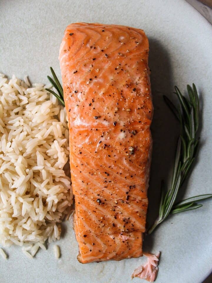 Sheet Pan Salmon With Asparagus (Meal Prep Friendly!) - Nomaste Hungry