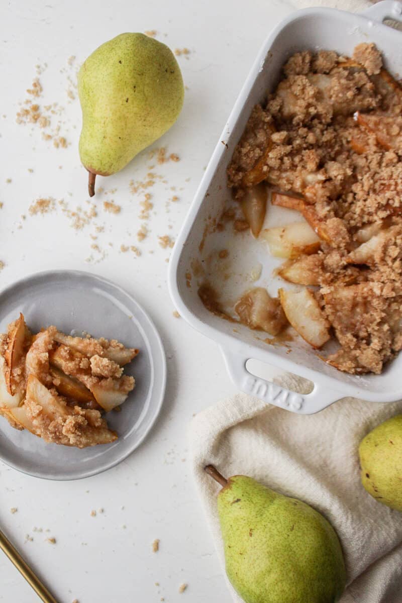Delicious and Easy Cinnamon Pear Crumble Recipe - Nomaste Hungry