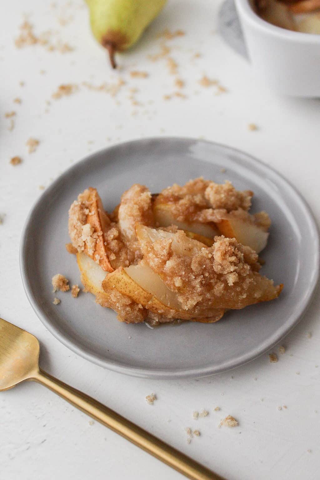 Simple Cinnamon Pear Crumble Recipe - Nomaste Hungry