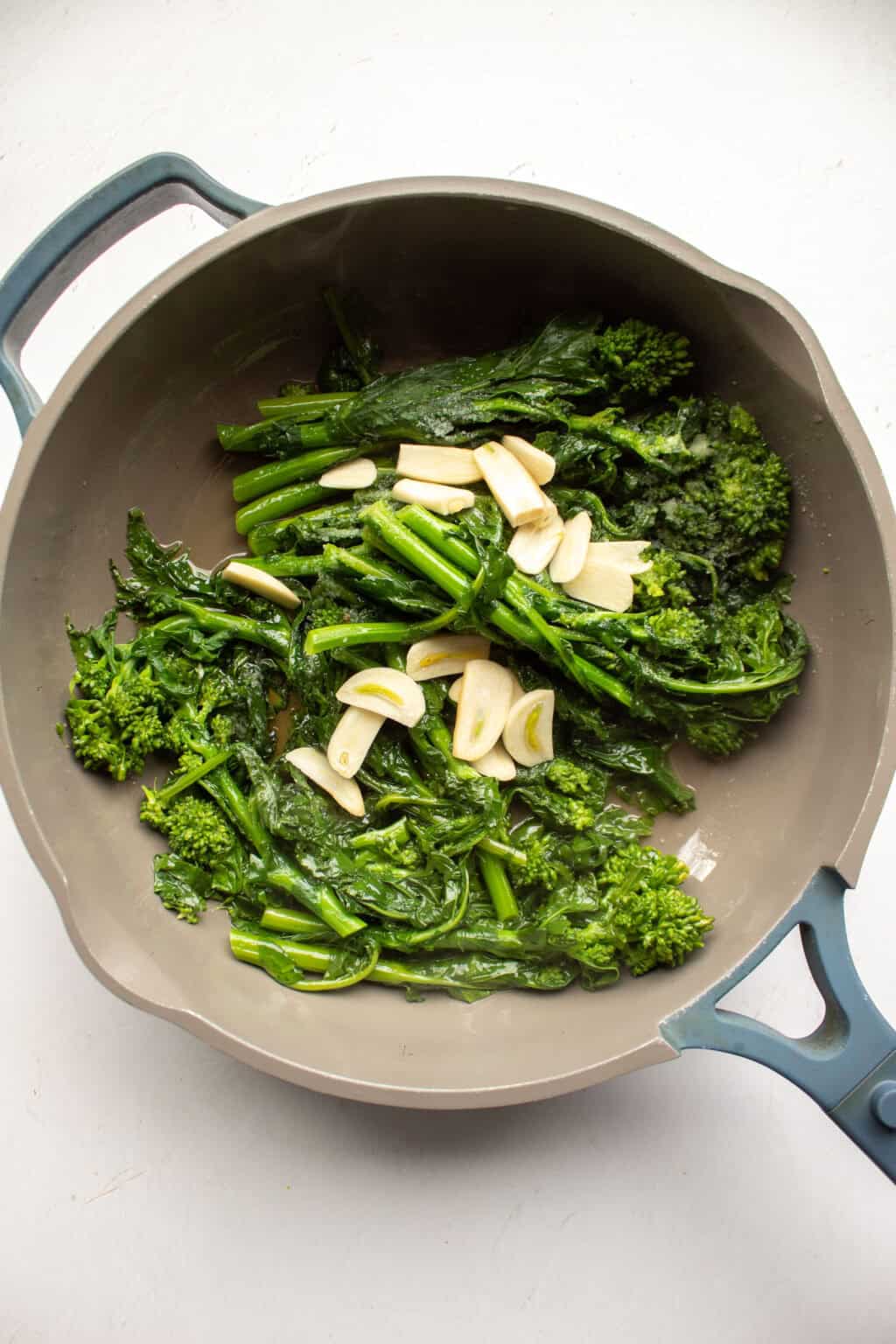 Sautéed Broccoli Rabe with Garlic and Lemon - Nomaste Hungry