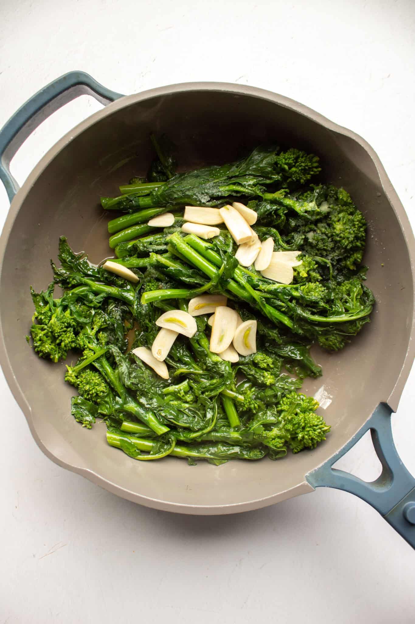 Sautéed Broccoli Rabe with Garlic and Lemon - Nomaste Hungry